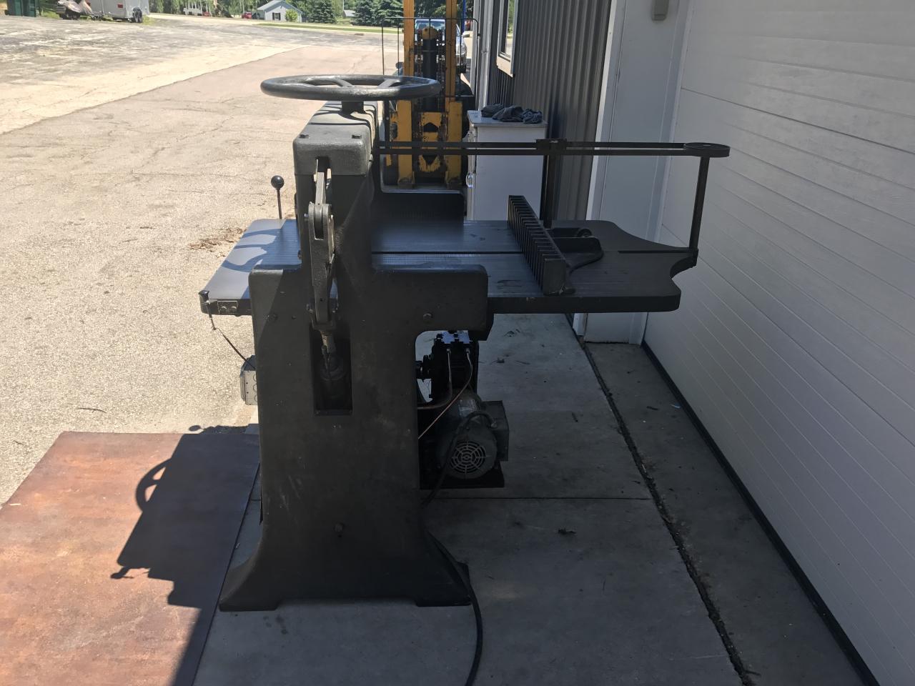 Lot #19: Challenge 305 Paper Cutter with Manual Clamp and Back Gauge ...